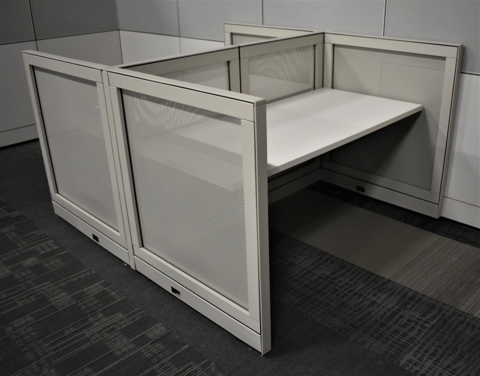 Steelcase Kick 2 1/2'x5' Touchdown Workstations - MVP Modular Systems